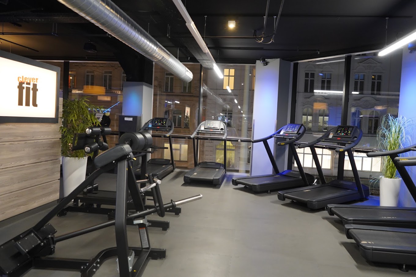 Clever Fit Fitnessstudio Wien Mariahilfer - GYMSIDER
