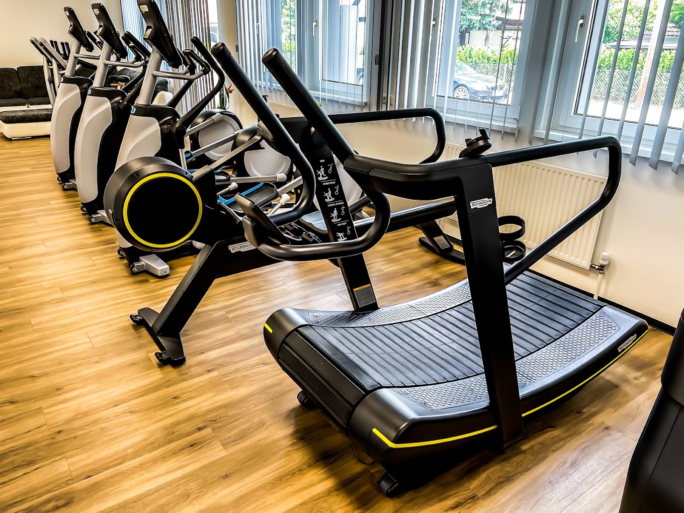 Yellow Fitnessstudio Linz - GYMSIDER